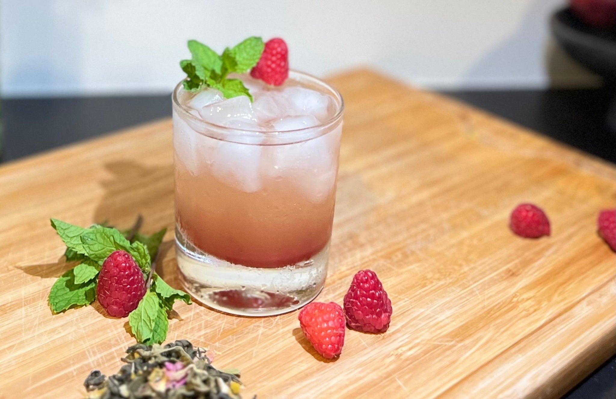 Enjoy Summer with Our Tea-Based Chilled Cocktails and Mocktails